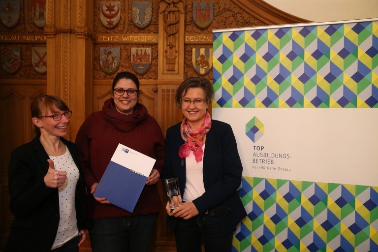 ihk-top-ausbildungsbetrieb_preisverleihung_foto_ihk_halle-dessau__k_hn ...