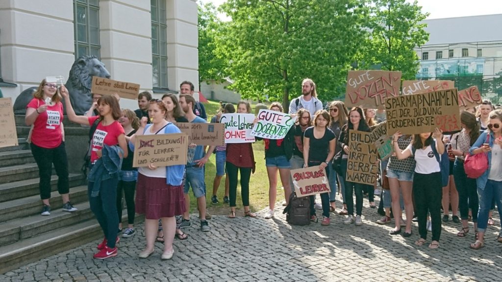 Studenten protestieren: Uni hat zu wenig Mitarbeiter für ...