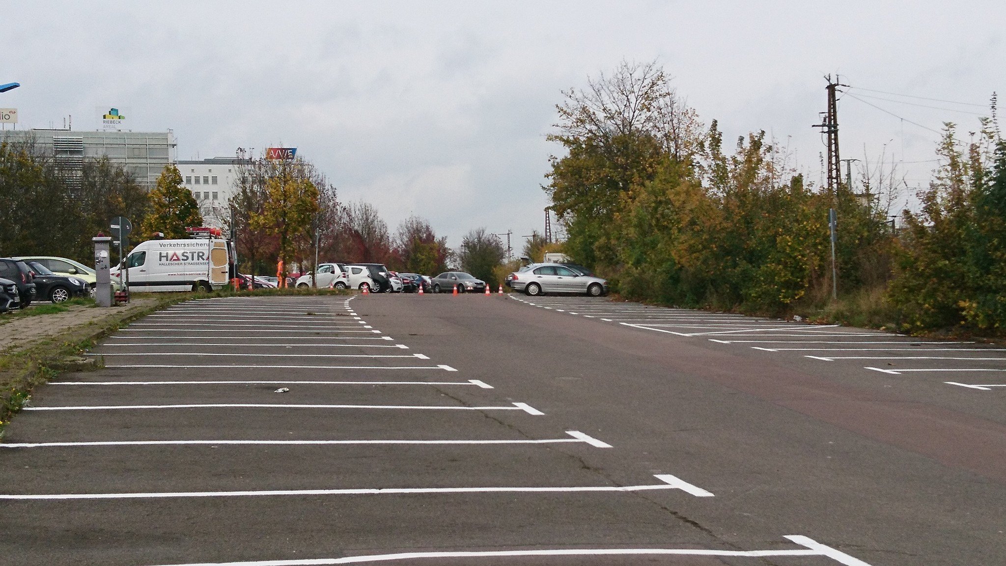 Weil Parkplatz am Riebeckplatz für Bau des Zukunftszentrums wegkommt ...