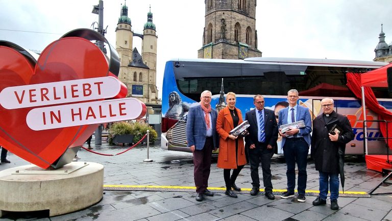 Busunternehmen Sabtours aus Österreich tauft Halle (Saale)-Bus – Du bist Halle