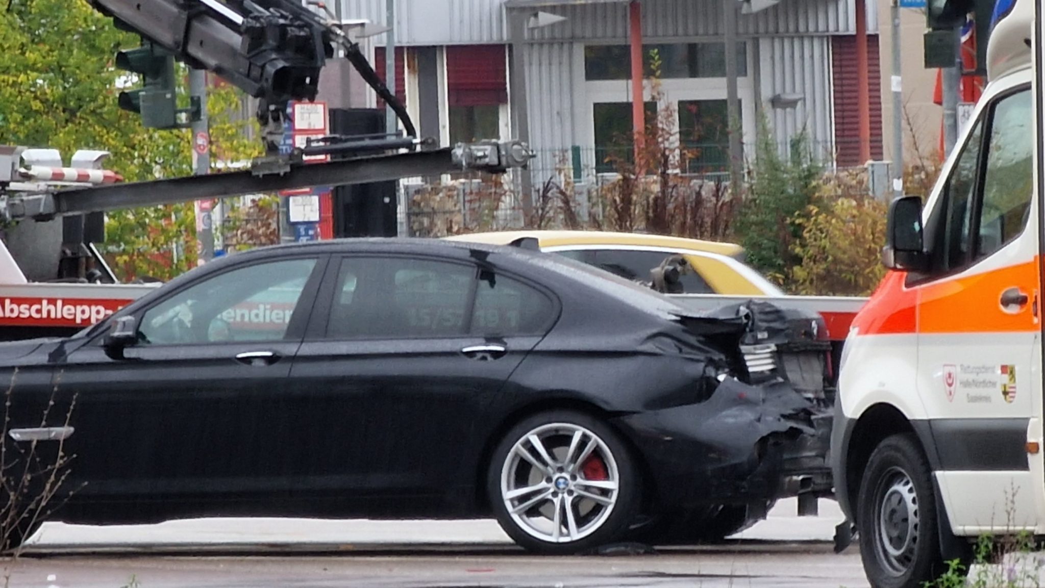 Zwei Leichtverletzte bei Unfall zwischen Straßenbahn und PKW auf der Magistrale – Du bist Halle