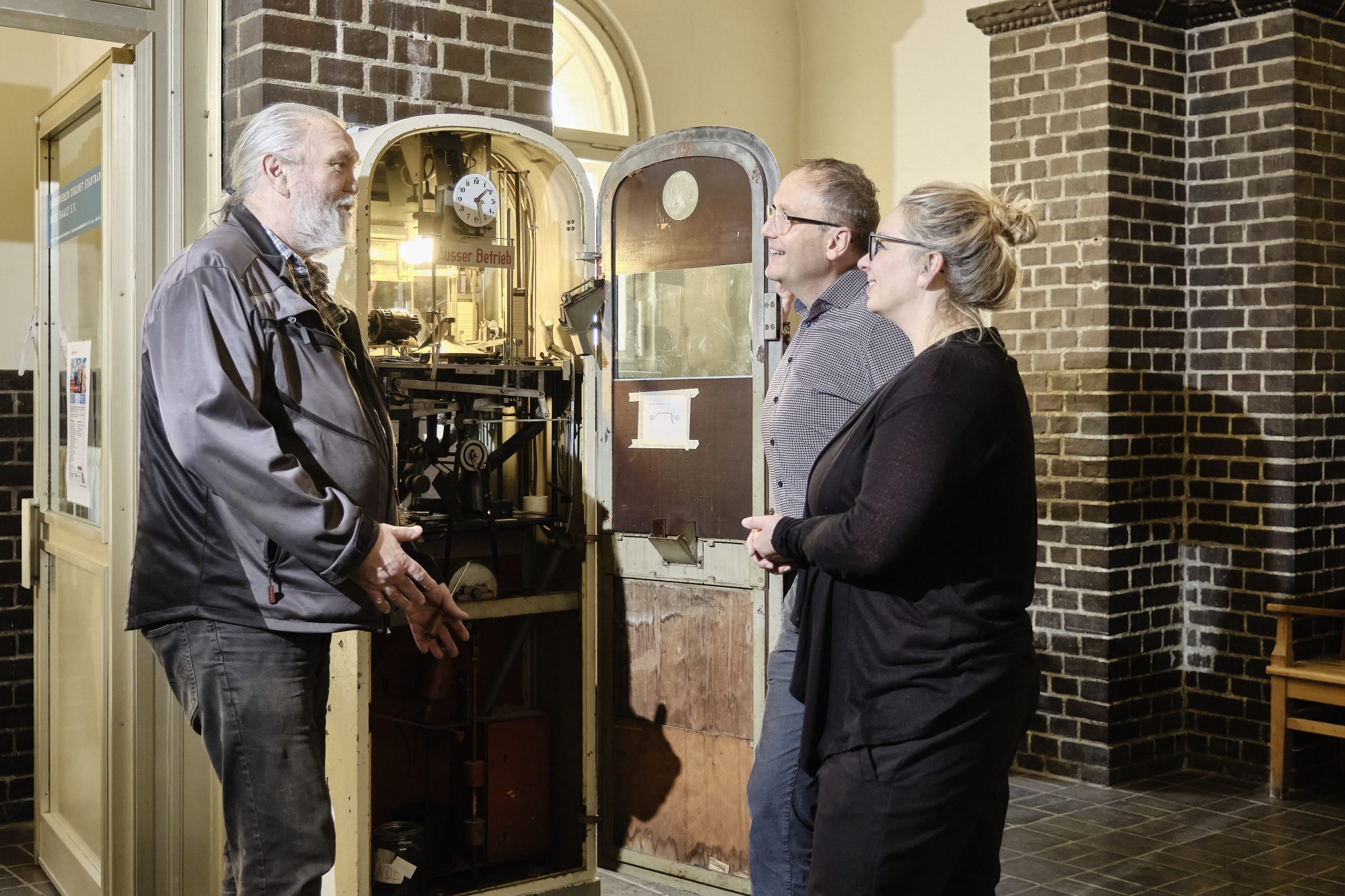Historische Personenwaage im Stadtbad wieder funktionsfähig ...