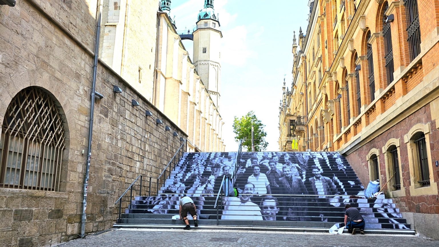 70. Jahrestag des Volksaufstandes: Treppe am Hallmarkt in Halle zeigt ...