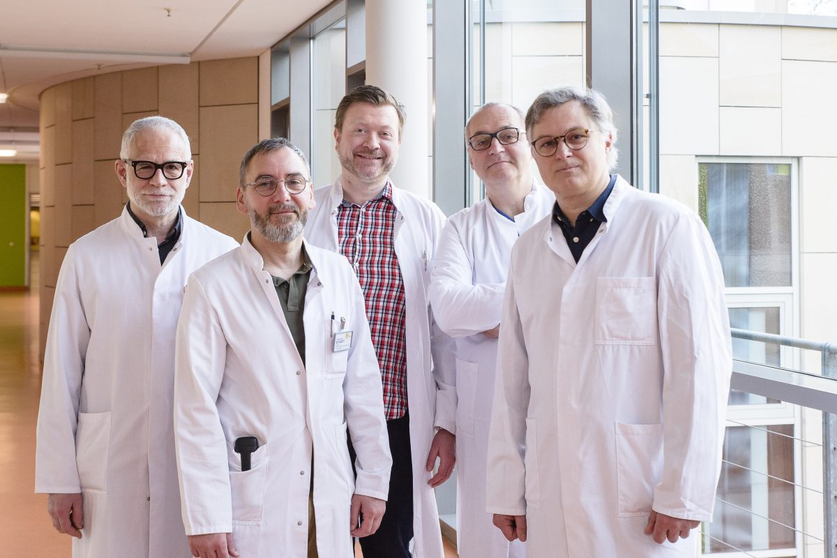 Fünf Chefärzte des Krankenhauses St. Elisabeth und St. Barbara in Halle ...