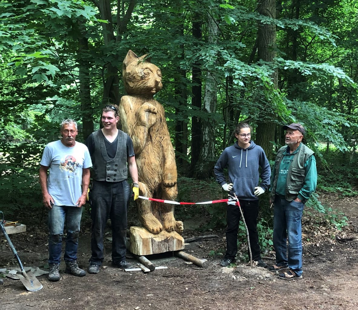 Neue Skulptur „Waldkater“ wurde in der Dölauer Heide aufgestellt. – Du bist Halle