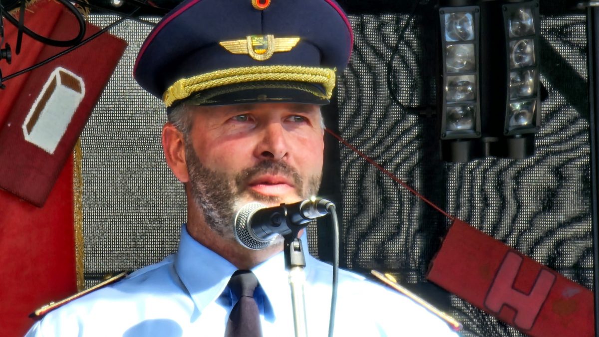 Nicht mehr nur amtierend: Daniel Schöppe ist nun auch offiziell Halles ...