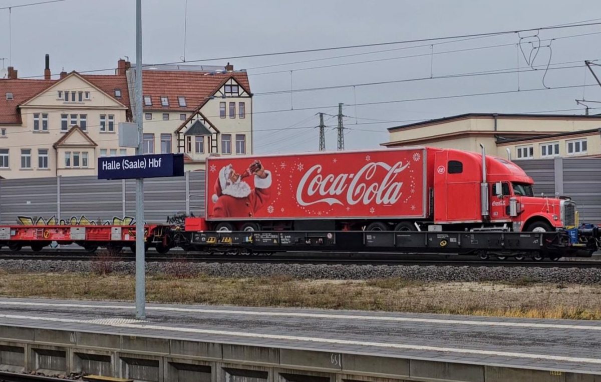 Coca-Cola Weihnachtszug rollte durch Halle – Du bist Halle