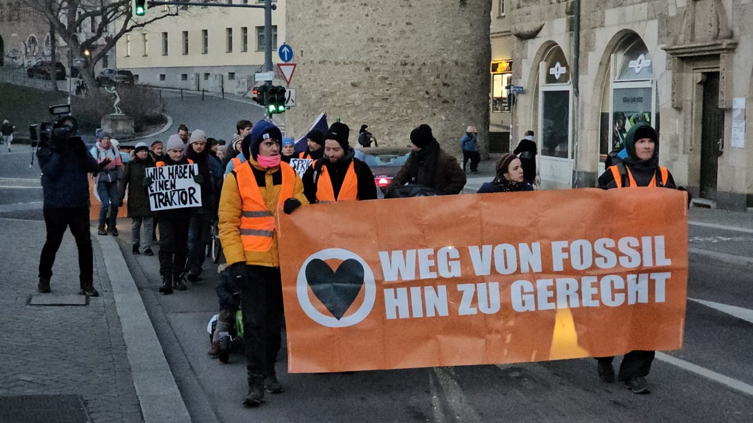 Letzte Generation führt am Mittwoch einen Protestmarsch über die ...