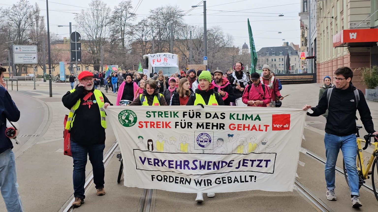 Rund 340 Teilnehmer bei Klimastreik-Demo von Fridays for Future und ver.di in Halle – Du bist Halle