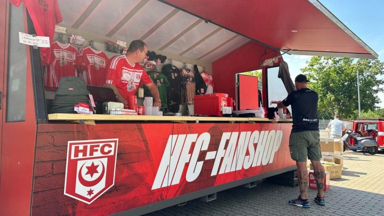 HFC hat neuen Fanshop vorm Stadion eröffnet und will größter Verein der ...