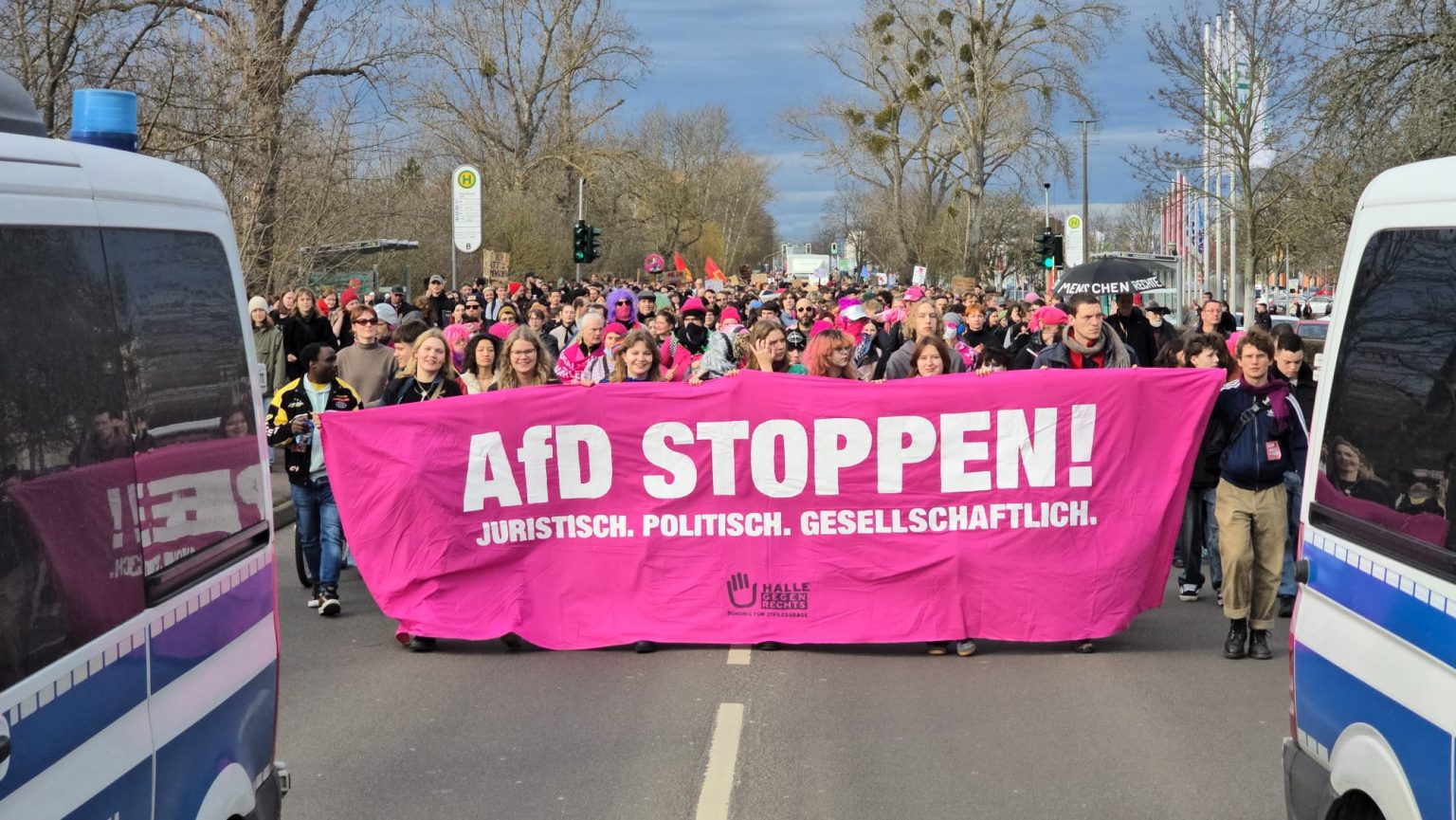 Polizei-Fazit zu den Demos rund um die AfD-Wahlkampfveranstaltung in der Halle-Messe: 9.100 ...
